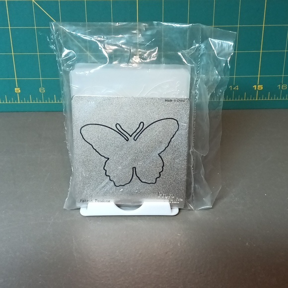 Cuttlebug | Office | Cuttlebug Butterfly Die Cut With 4 Embossing ...